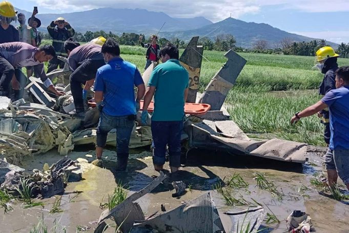 Trainer plane crashes in Philippines, killing 2 air force pilots
