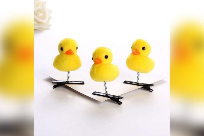 Online shopping platform rides duck hair clip trend