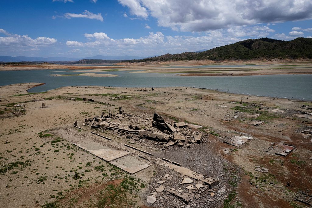 Parched Nueva Ecija dam reveals centuries-old town, luring tourists