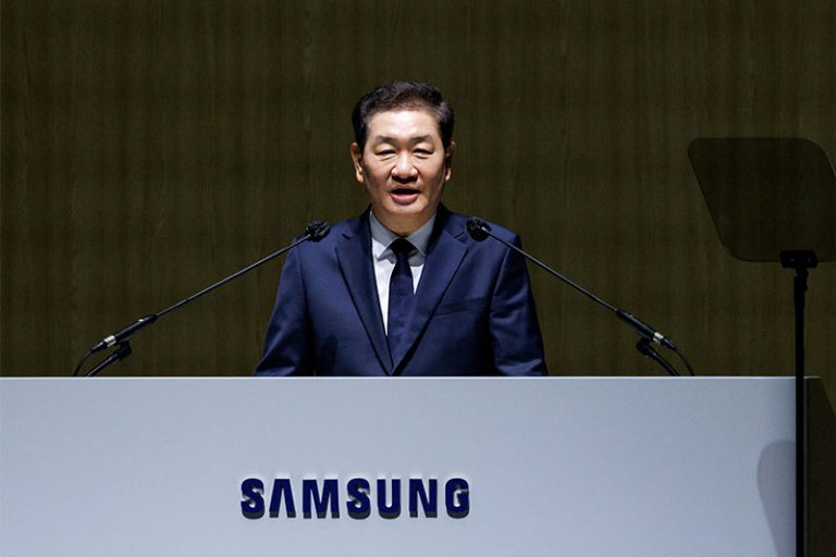 Samsung CEO says company considering deals as it struggles for growth