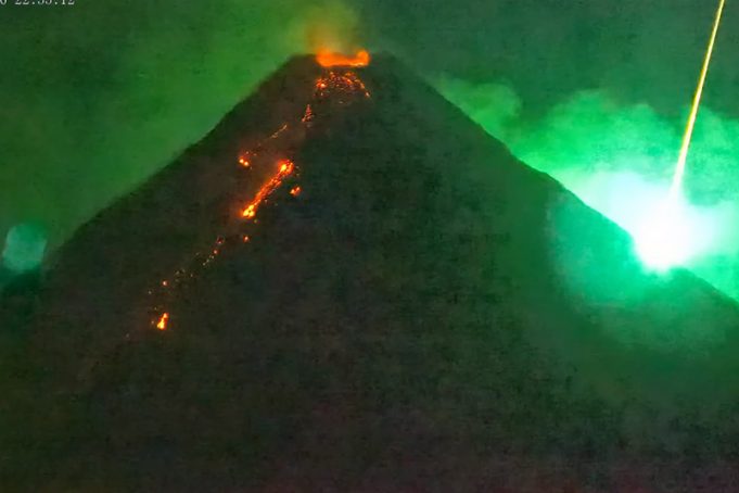 'Fire in the sky': Pinoys get rare visual treat as meteor flashes near ...