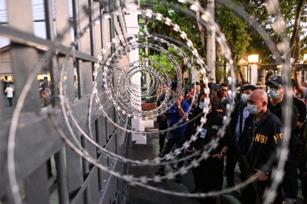 Philippine law enforcement agents gather outside Senate building ...